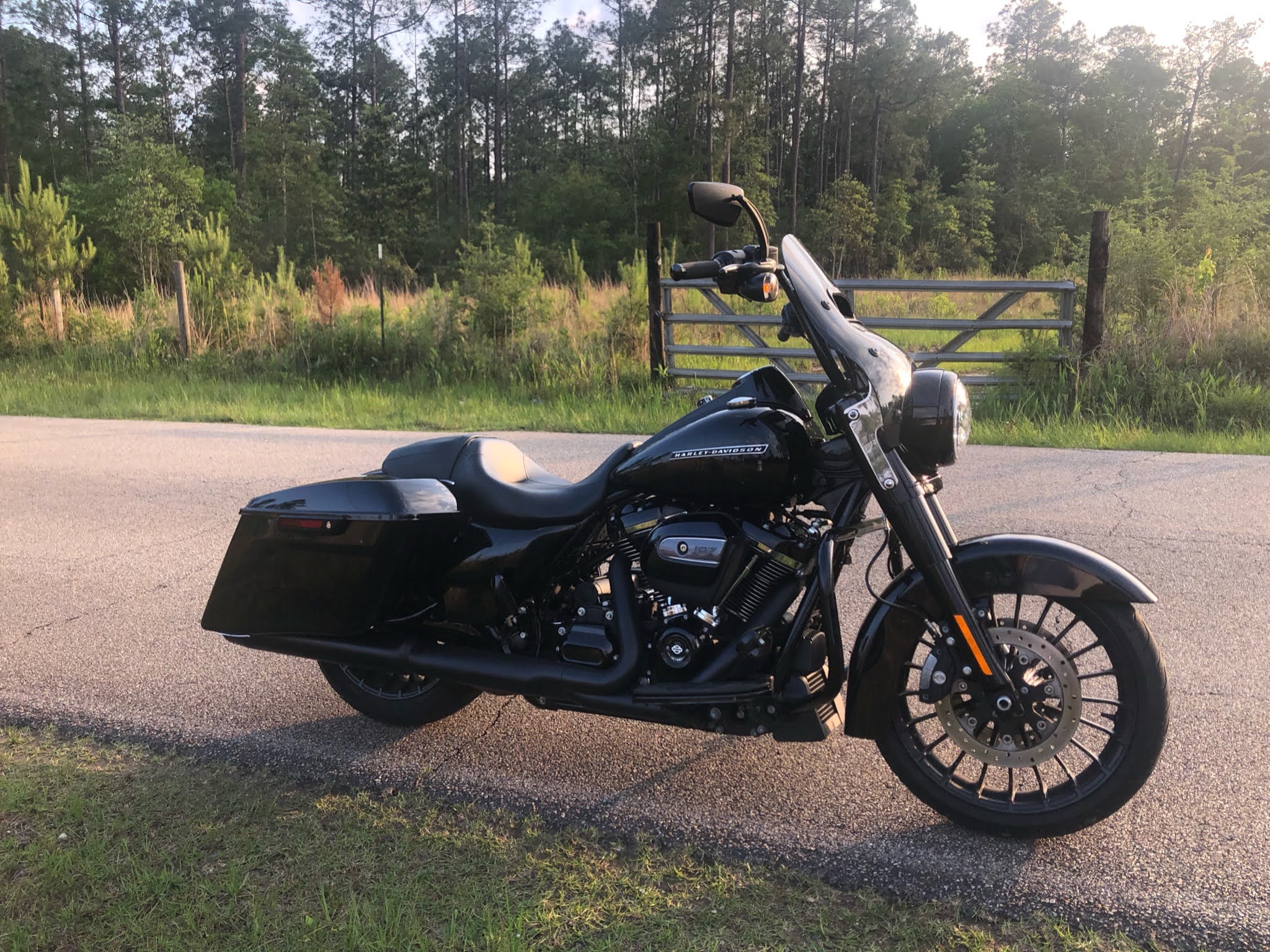 The MotoWriter: PRODUCT REVIEW! Road King Special Handlebar UPGRADE!