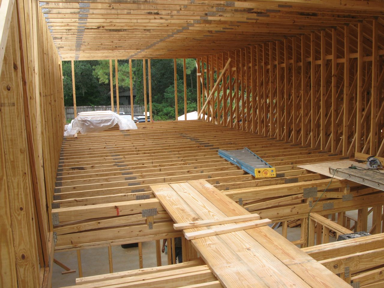 Seminole View by Gary Shiver Construction: Day 27 - Top Hat Trusses ...