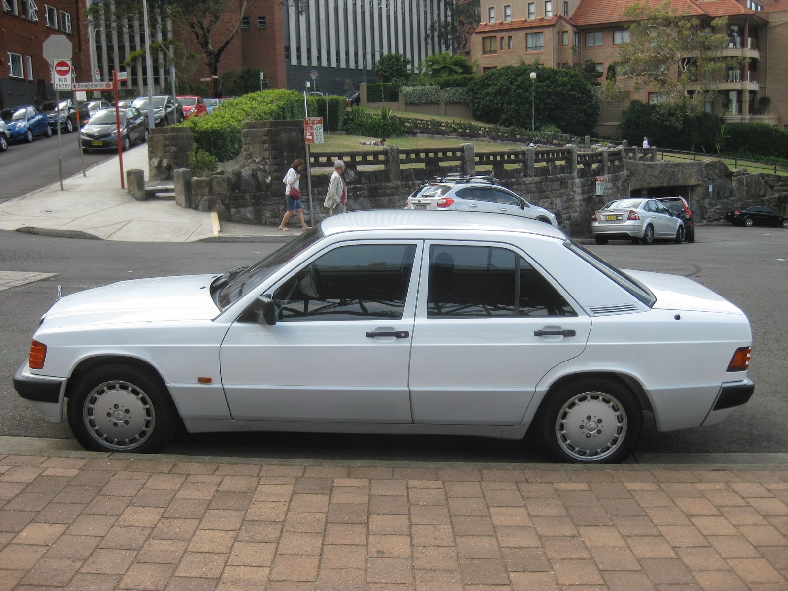 Aussie Old Parked Cars: 1993 Mercedes-Benz W201 180 E