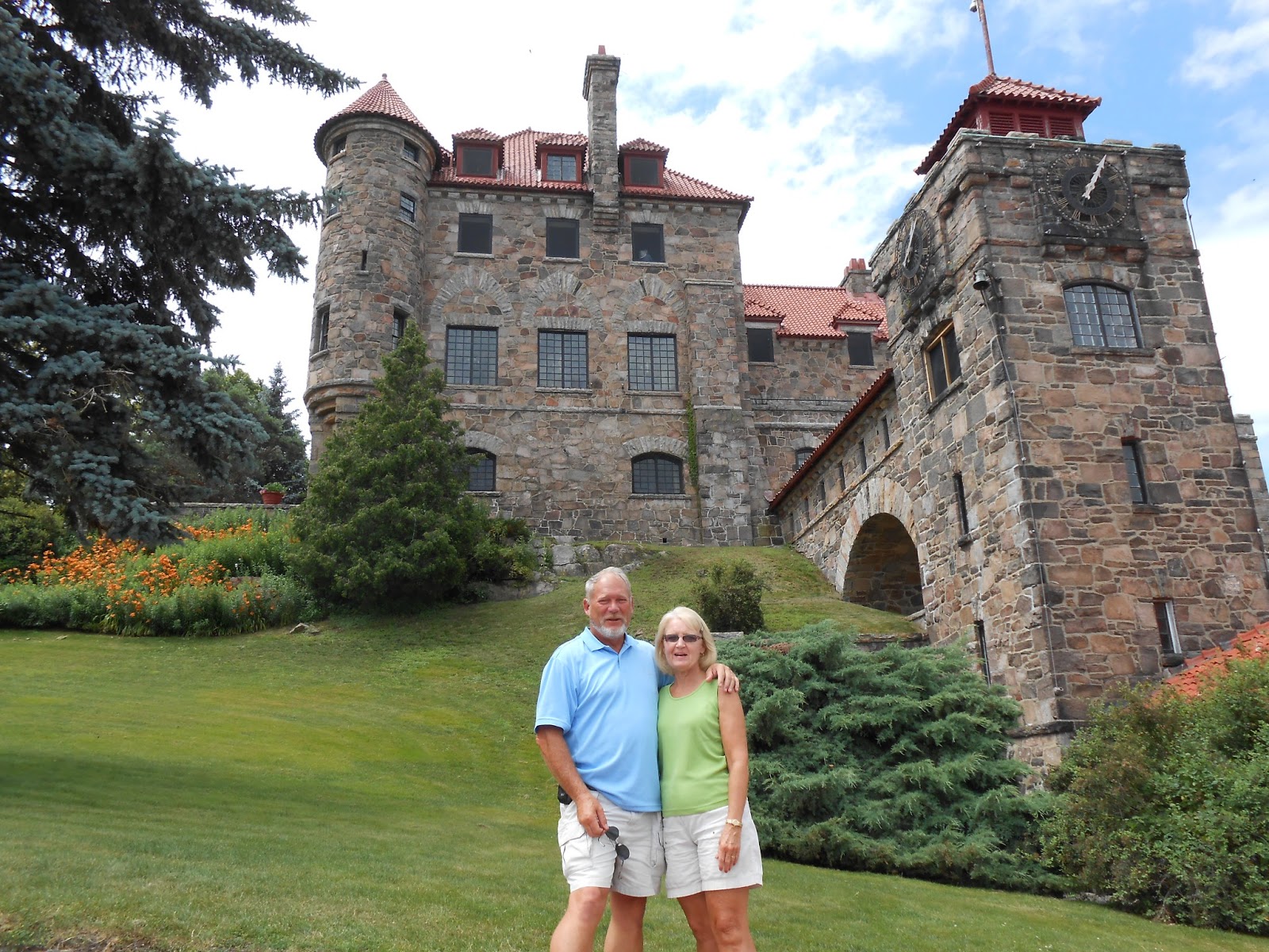 Mike and Yonetta's Great Loop Adventure: Singer Castle on Dark Island