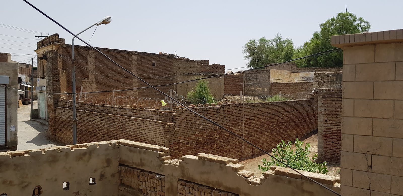 Pakistan Geotagging: 098 - Nawab Sar Buland Khan And His Fort At Mankera