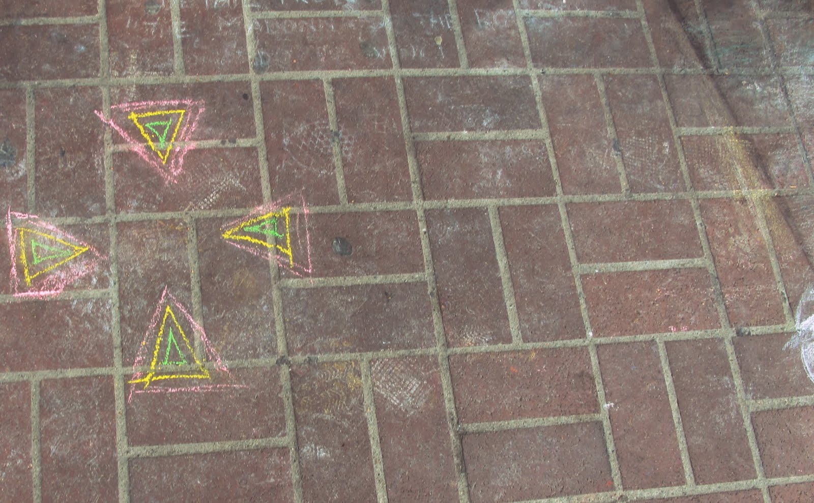 four-eyes rella: More chalk people from Government Street ...