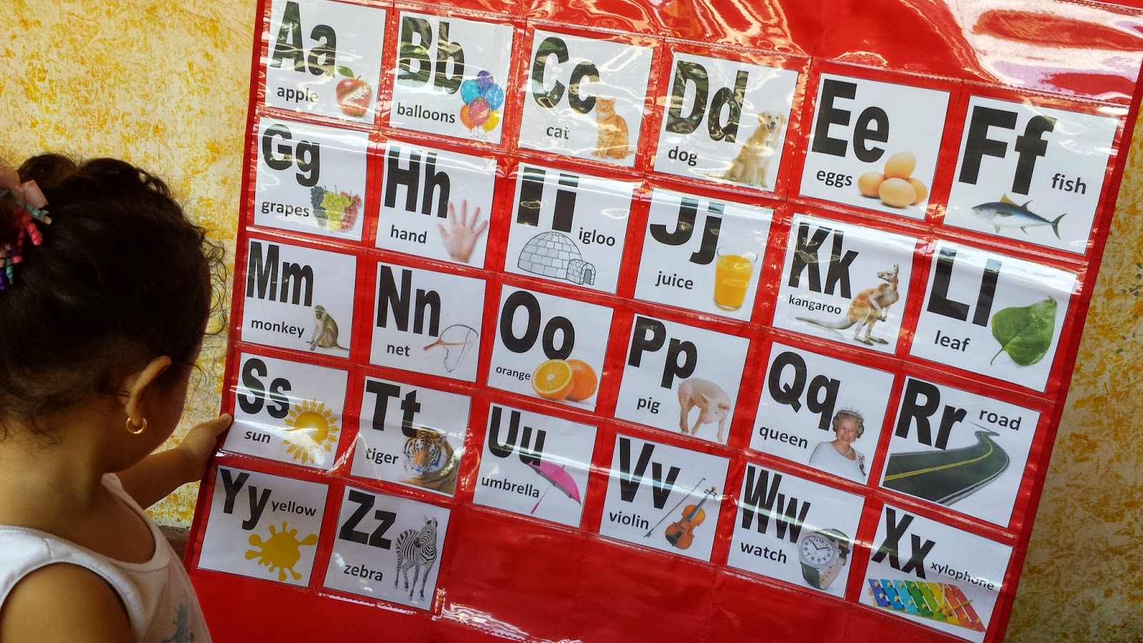 The Preschool Mommy: FREEBIE: Alphabet Pocket Chart Pieces