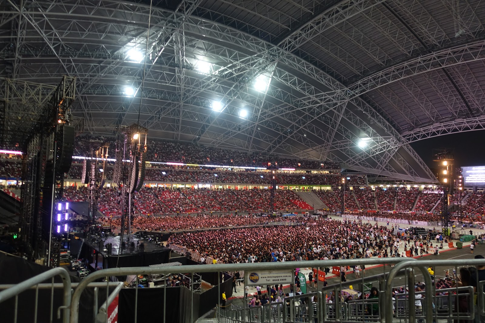 Arena full of people free picture for commercial use