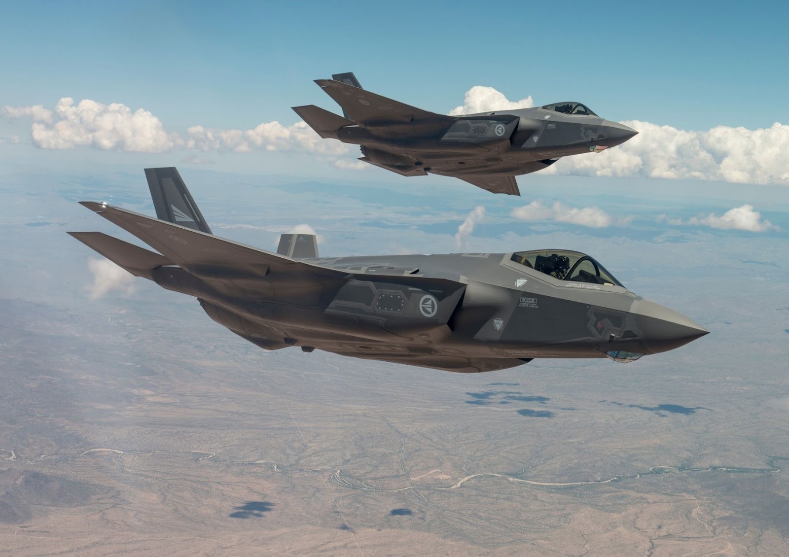 Cazas furtivos F-35 interceptan por primera vez aviones militares rusos - Webinfomil