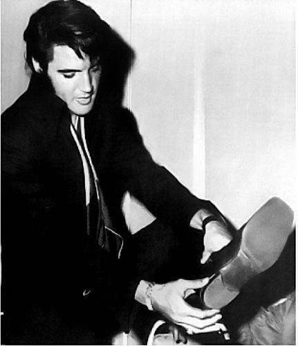ManAboutTownTV: Style: Elvis Presley