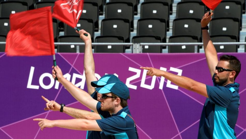 VOLLEYBALL: JUECES DE LÍNEA