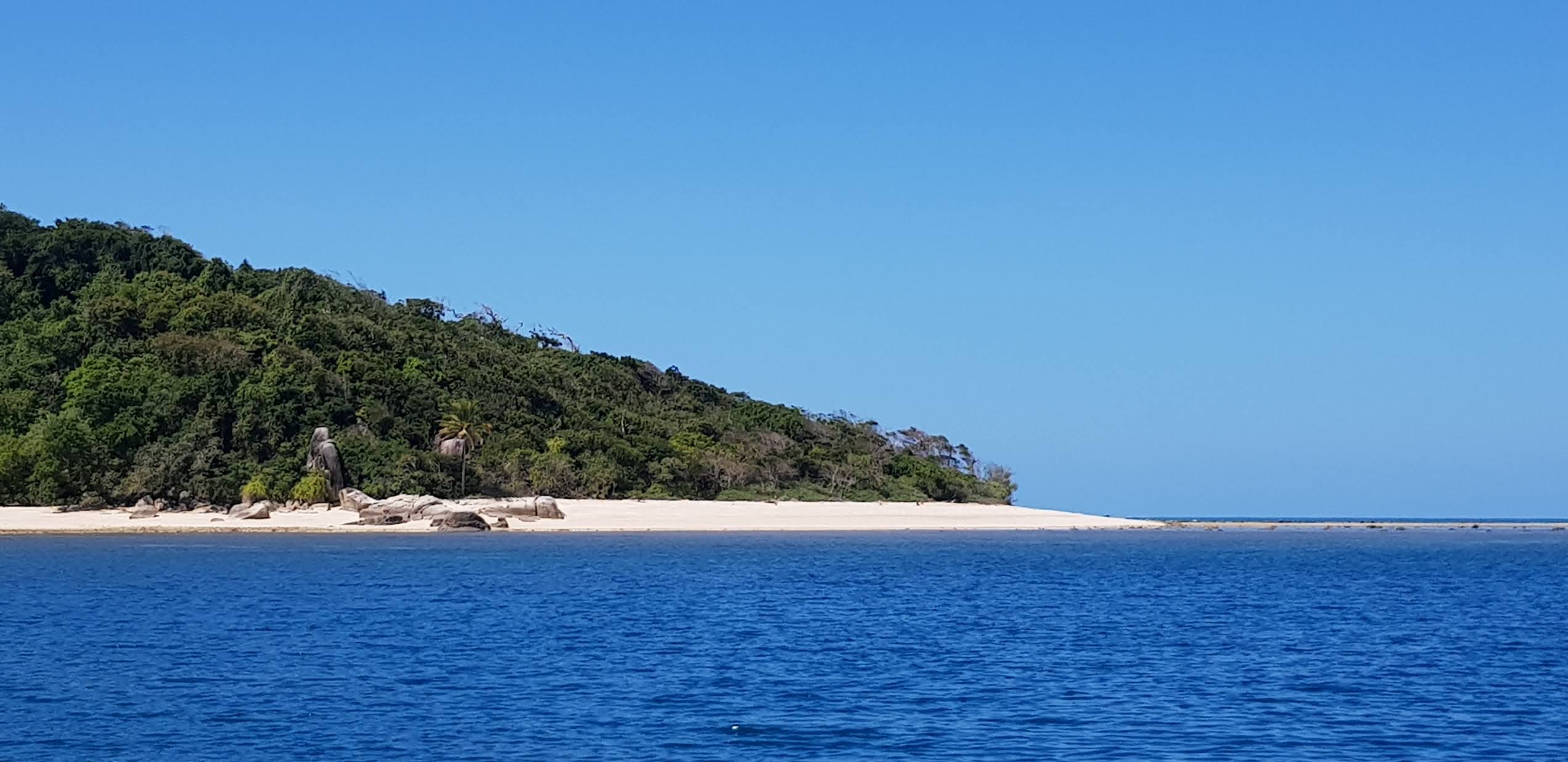 Waterways : Hinchinbrook Island - Zoe bay, east coast, Brooke Islands ...
