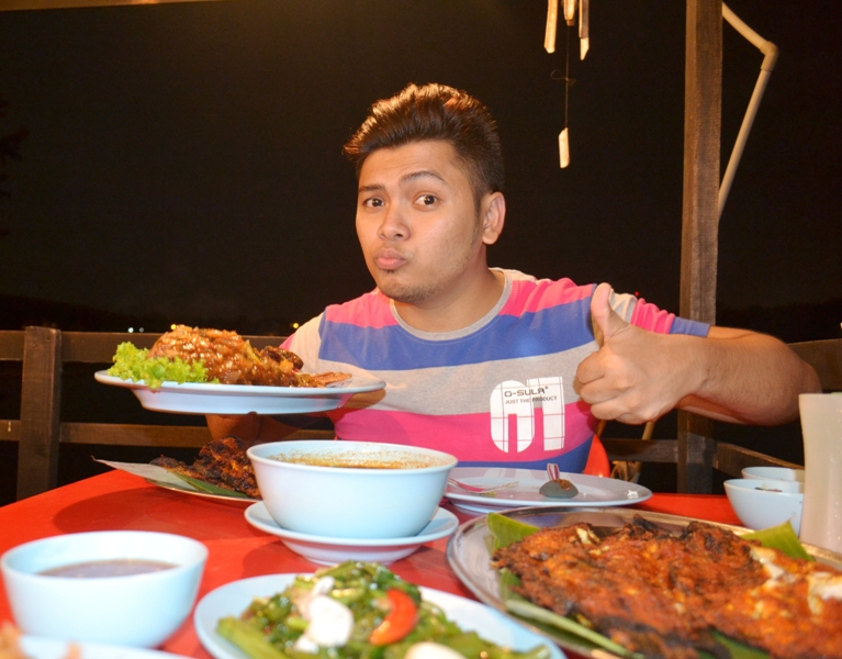 AKU JALAN AKU MAKAN: RESTORAN TASIK IDAMAN