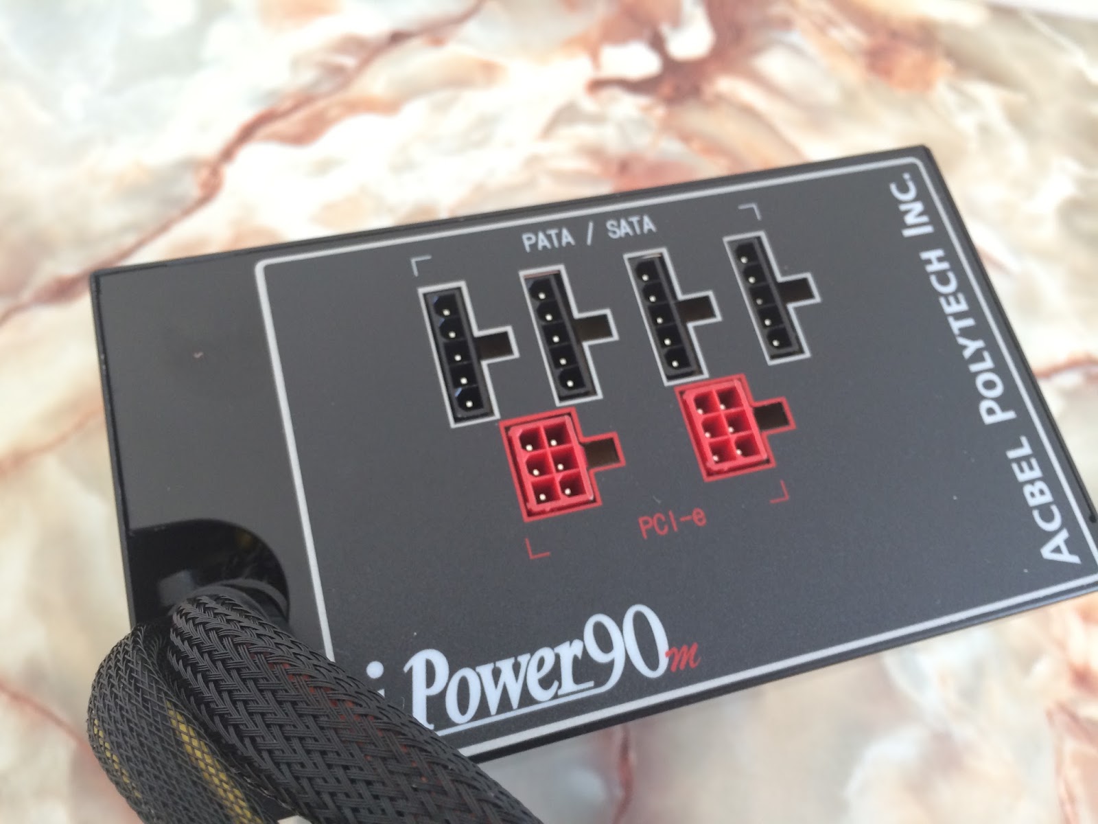 Unboxing & Preview: AcBel iPower 90m 700W Power Supply Unit