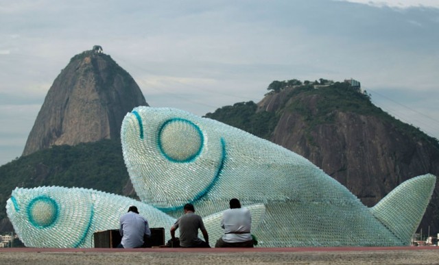 Viralmente: Rio+20 - The Giant fishes.