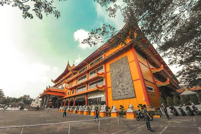 Indahnya Vihara dan Taman Burung di Komplek Cemara Asri yang Megah ...