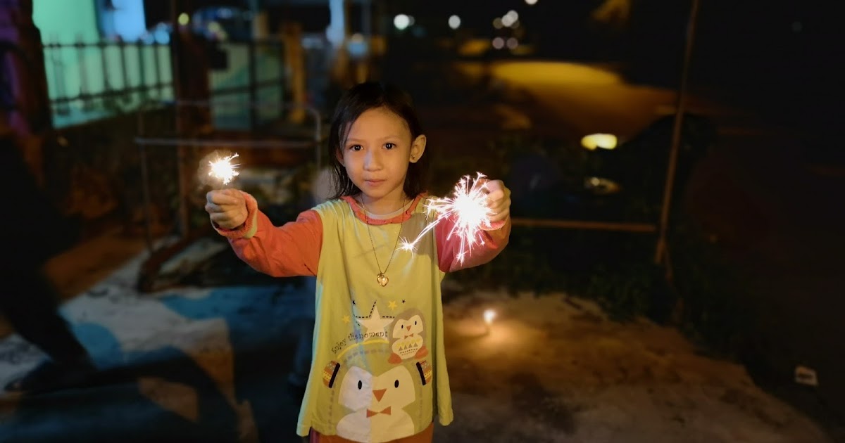 MAIN BUNGA API DI HARI RAYA |Azlinda Alin Malaysia Influencer Blogger ...