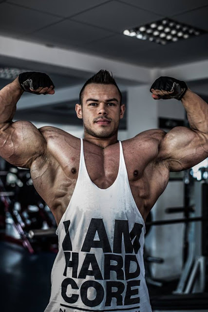 world bodybuilders pictures: Romania bodybuilder Marius Chera