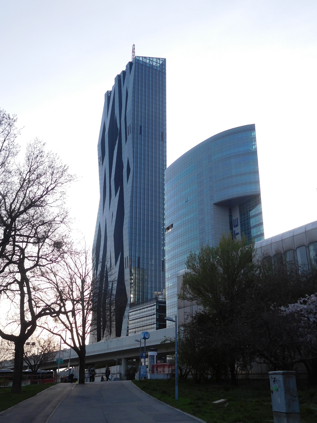 Vreni's Vienna Daily Photo: DC Tower & Tech Gate Vienna