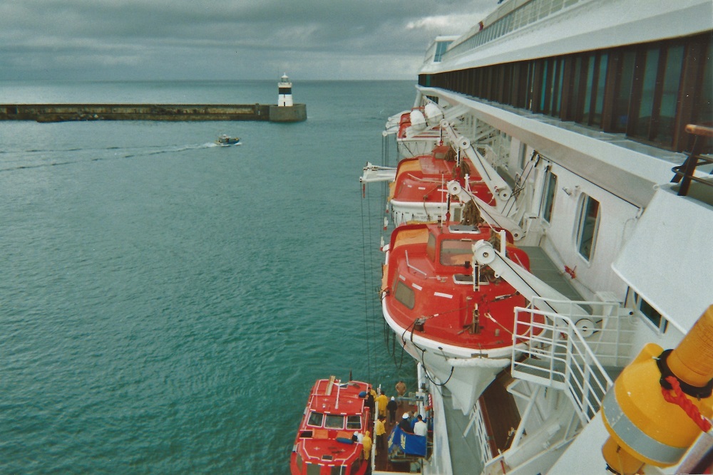 VESSELS AT HOLYHEAD: Arrived in to the Rio Tinto jetty at 07:45 this ...