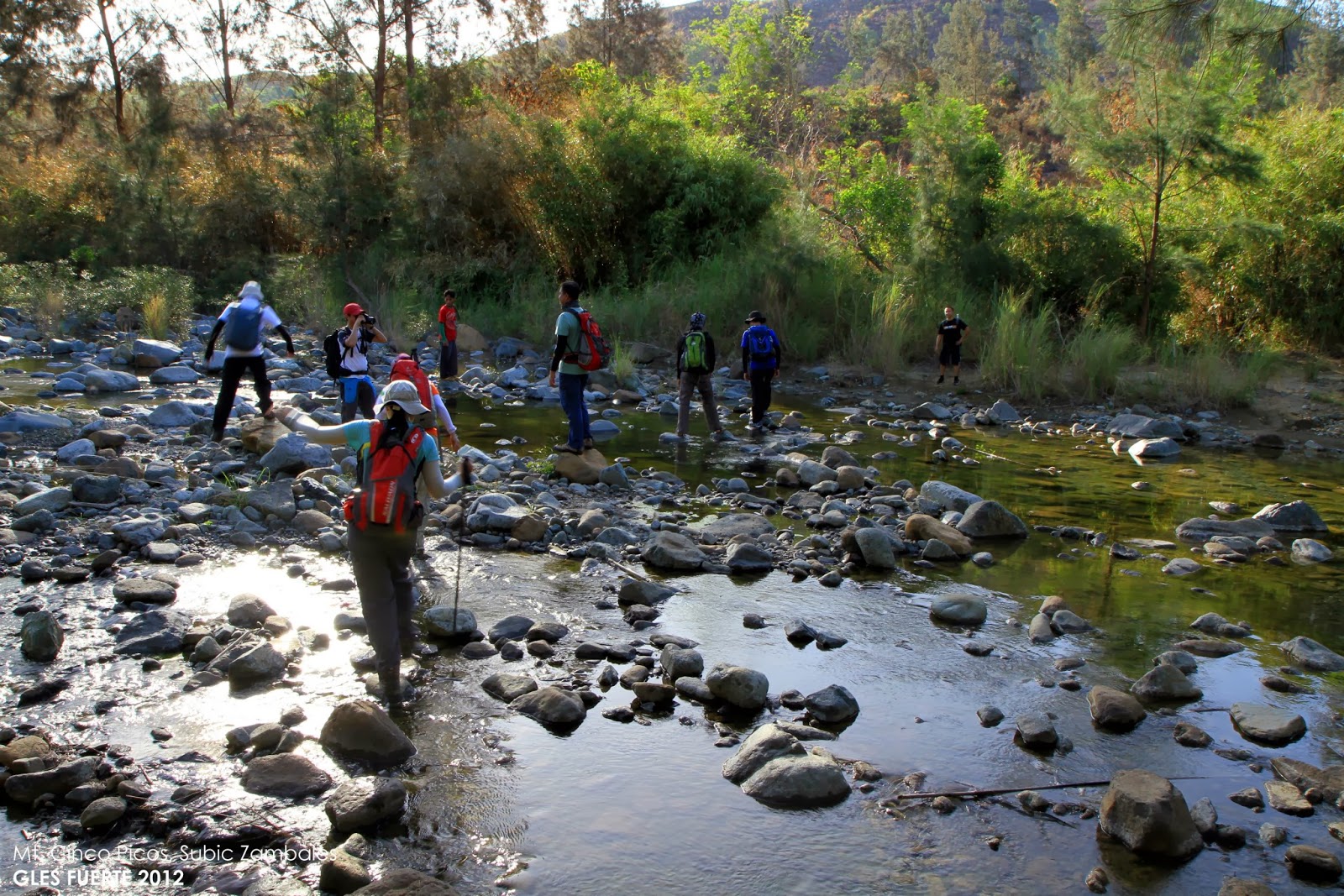 Explore.Dream.Discover: Trekking Cinco Picos