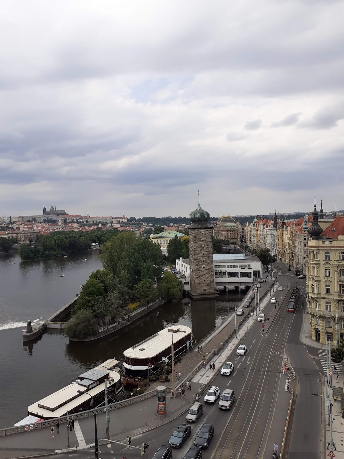 Sister Brylee Lewis: "Chicken Nuggets, Grand McSundae and Alcohol"