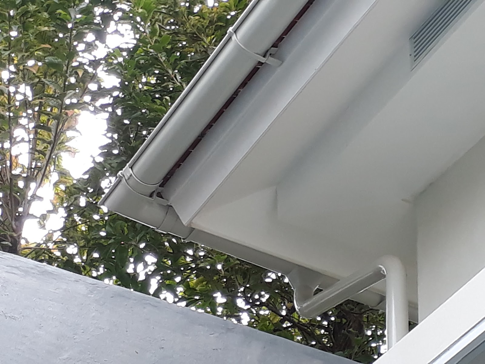 Finish Instalasi eSeMKa gutter | Talang Metal / Gutter Steel Talang Air ...