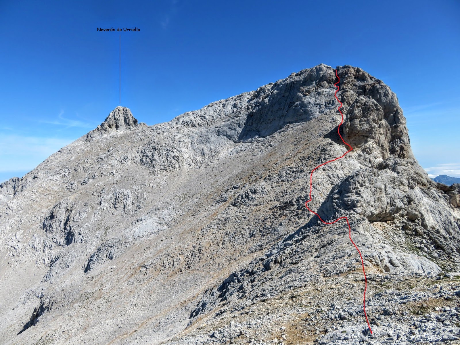 Pisando praos : Neverón de Urriello y la Párdida