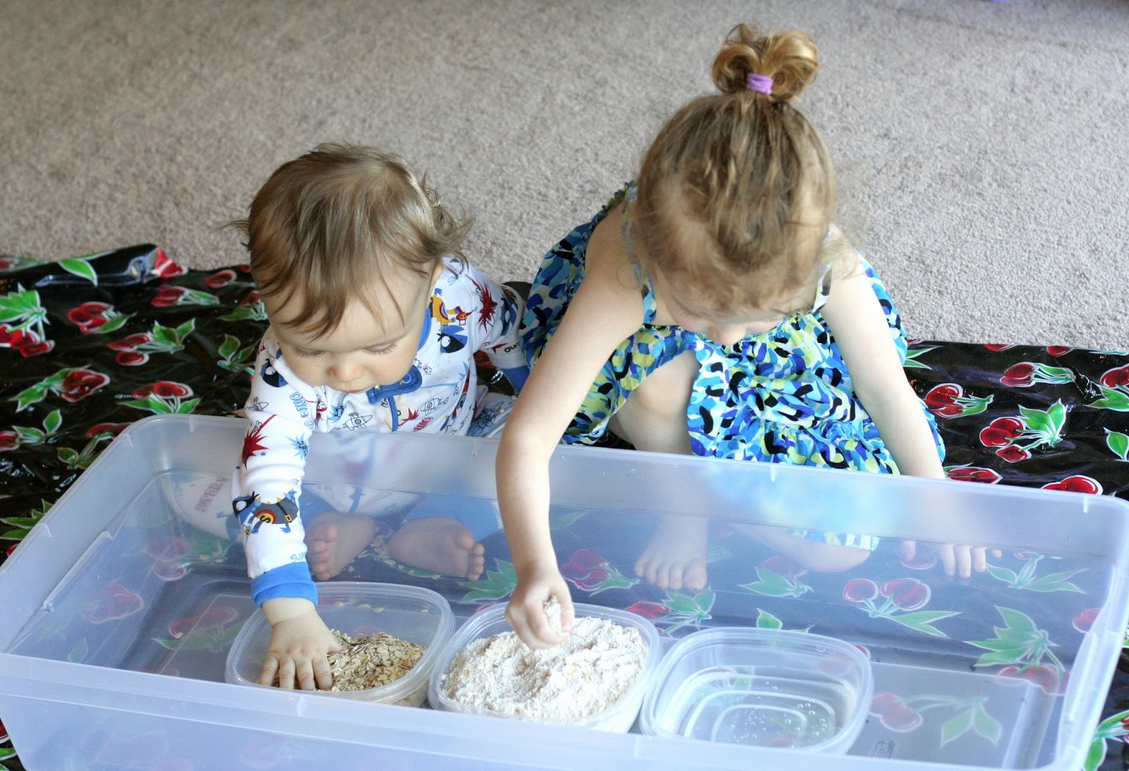 Super Easy Sensory Play: Oatmeal Textures Sensory Bin