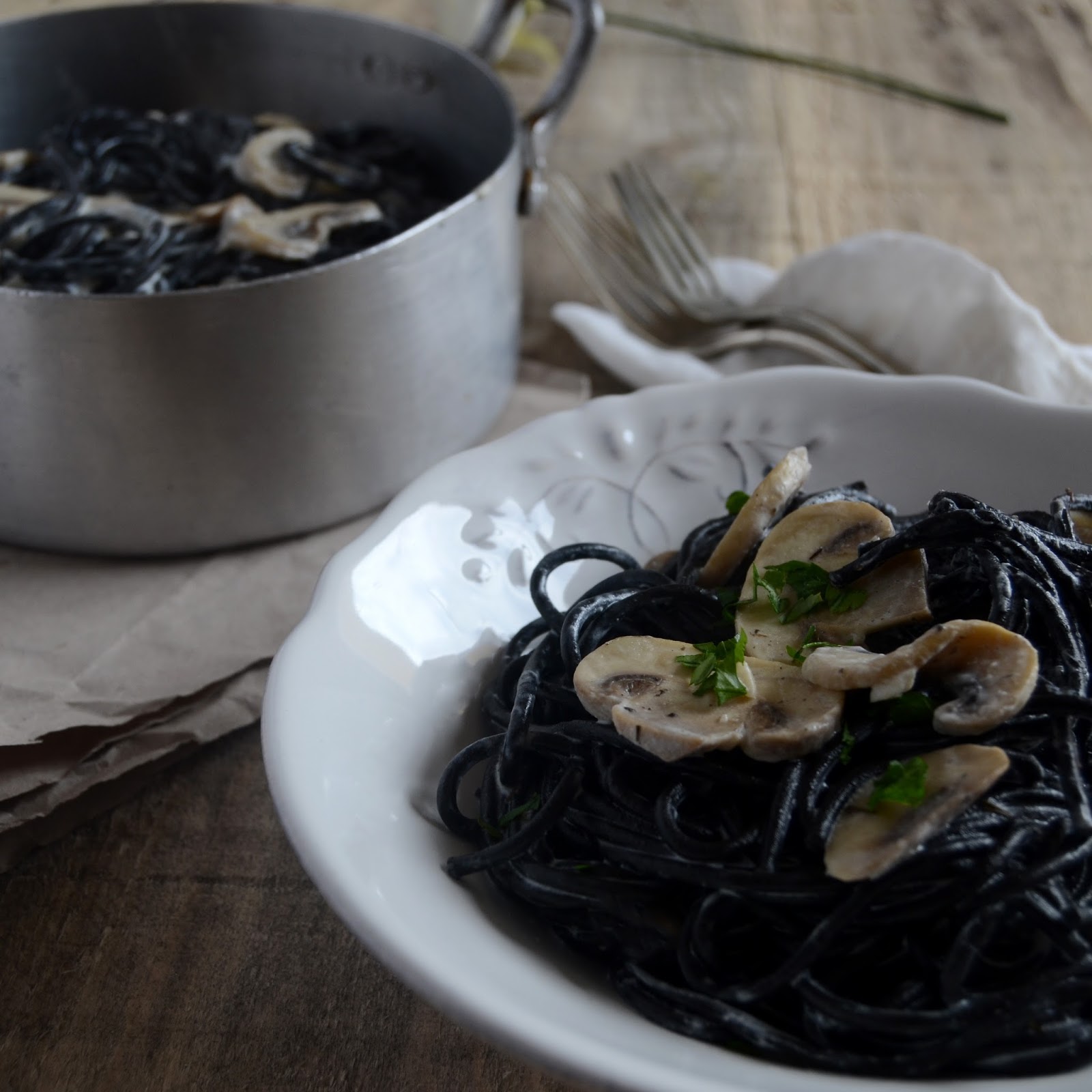 Contigo en la playa! : SPAGHETI NERO DI SEPIA CON SALSA DE SETAS