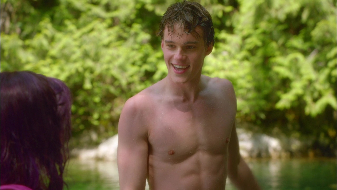 ausCAPS: Mitchell Hope shirtless in Descendents