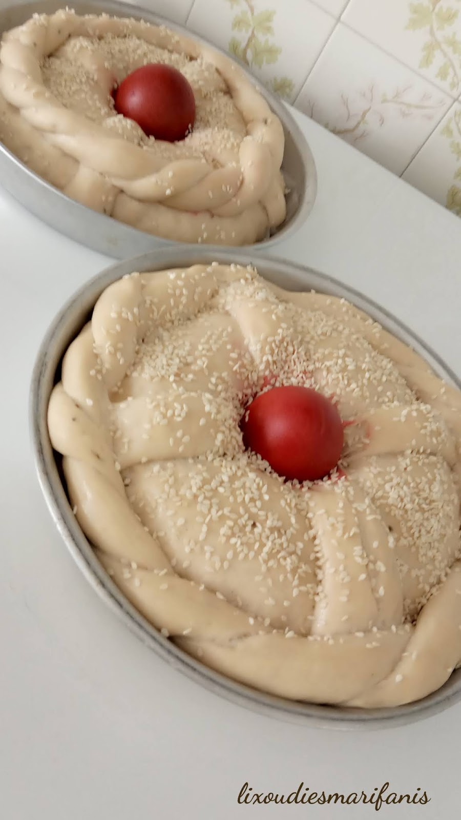 ΛΑΜΠΡΟΨΩΜΟ- Ευωδιαστό κι αφράτο, τούτο το ψωμί- Ταπεινό σε υλικά ...