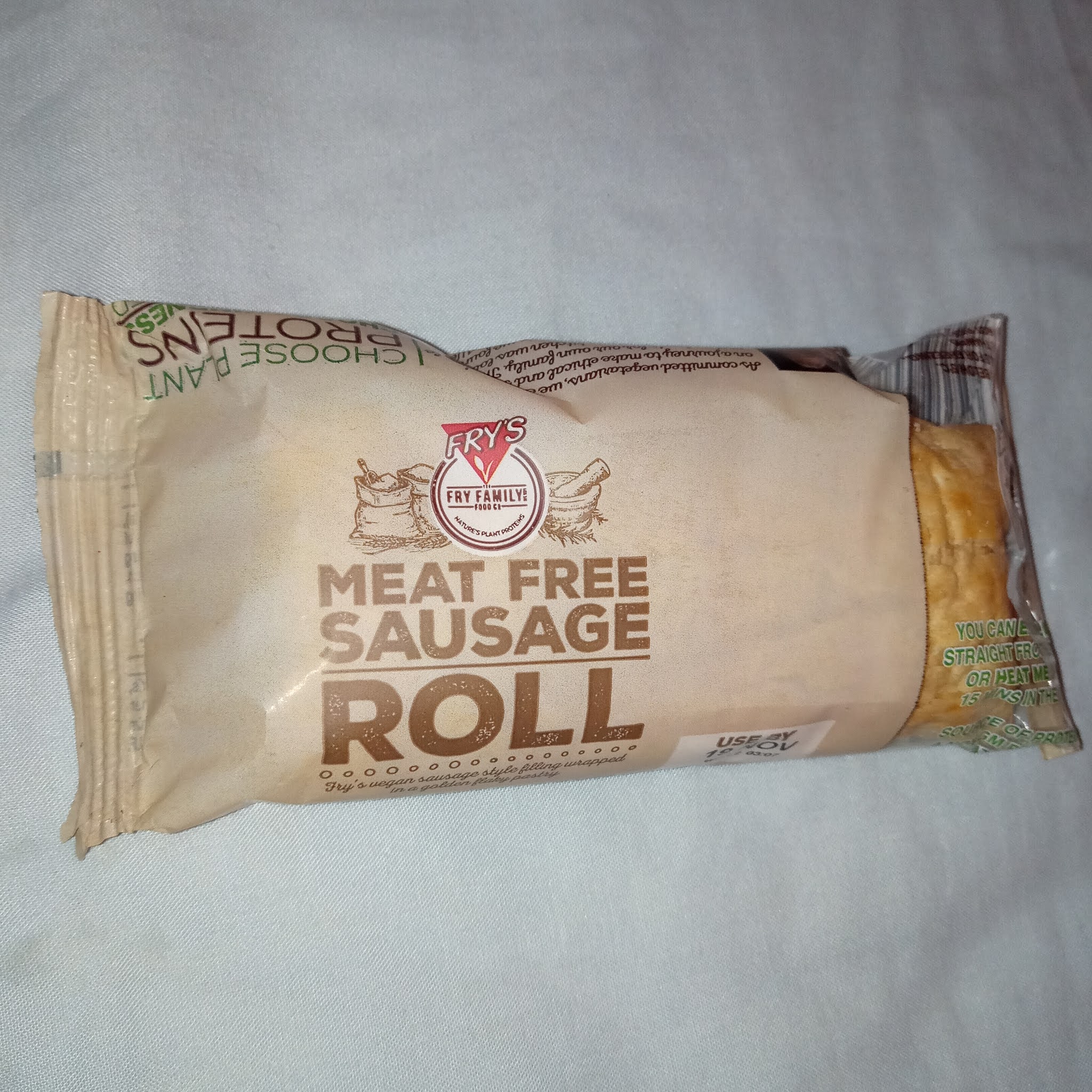 Supersupergirl's Food Reviews: [Review] Fry's vegan Meat Free sausage roll