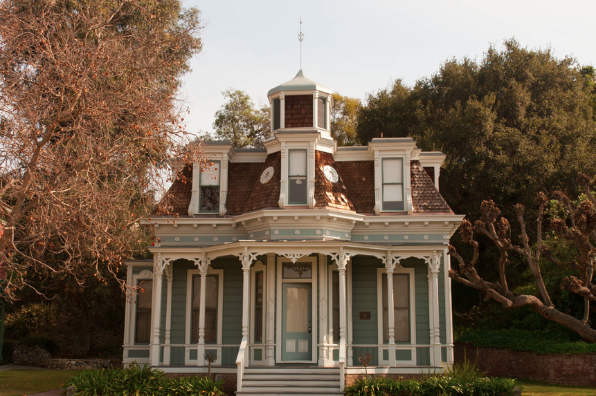 The Little Red Chair: Victorian Home Tour