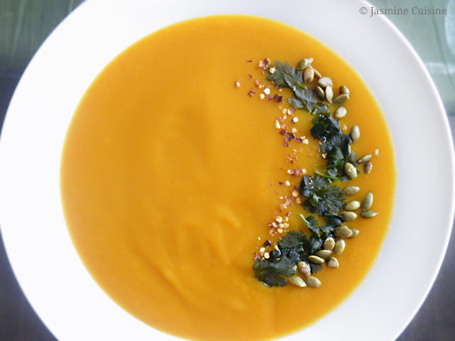Potage de courge butternut à la thaïlandaise (végane) - Jasmine Cuisine