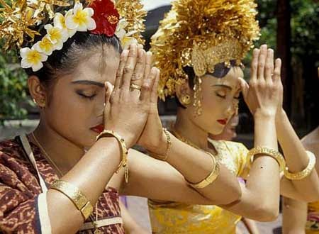 MAKNA FILOSOFI PENAMPAHAN PADA HARI RAYA GALUNGAN - Hindu Alukta