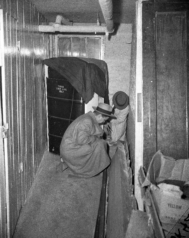 Roger Touhy, Gangster: Police investigate the Zinn basement where ...