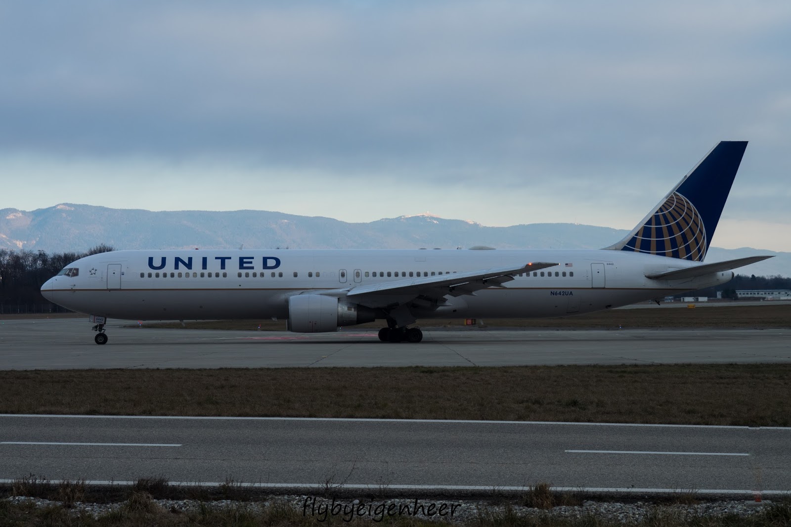 FLUGZEUGE: N642UA Boeing B767-322/ER B763 > Unitted Airlines (UAL)