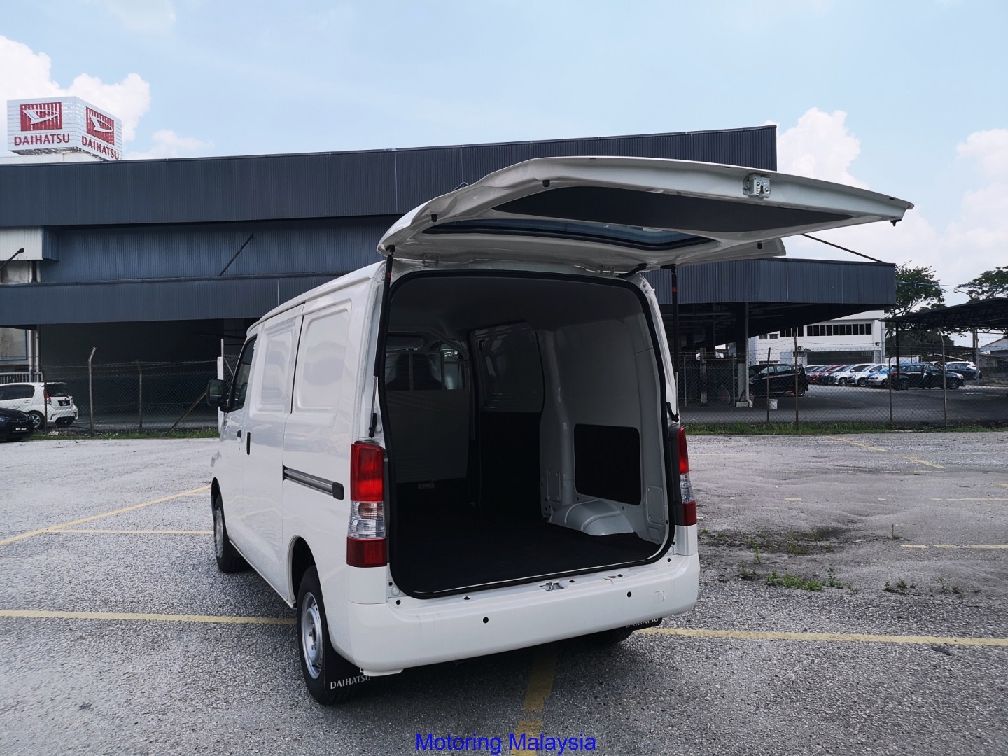Motoring-Malaysia: The Daihastu Gran Max Panel Van with Automatic ...