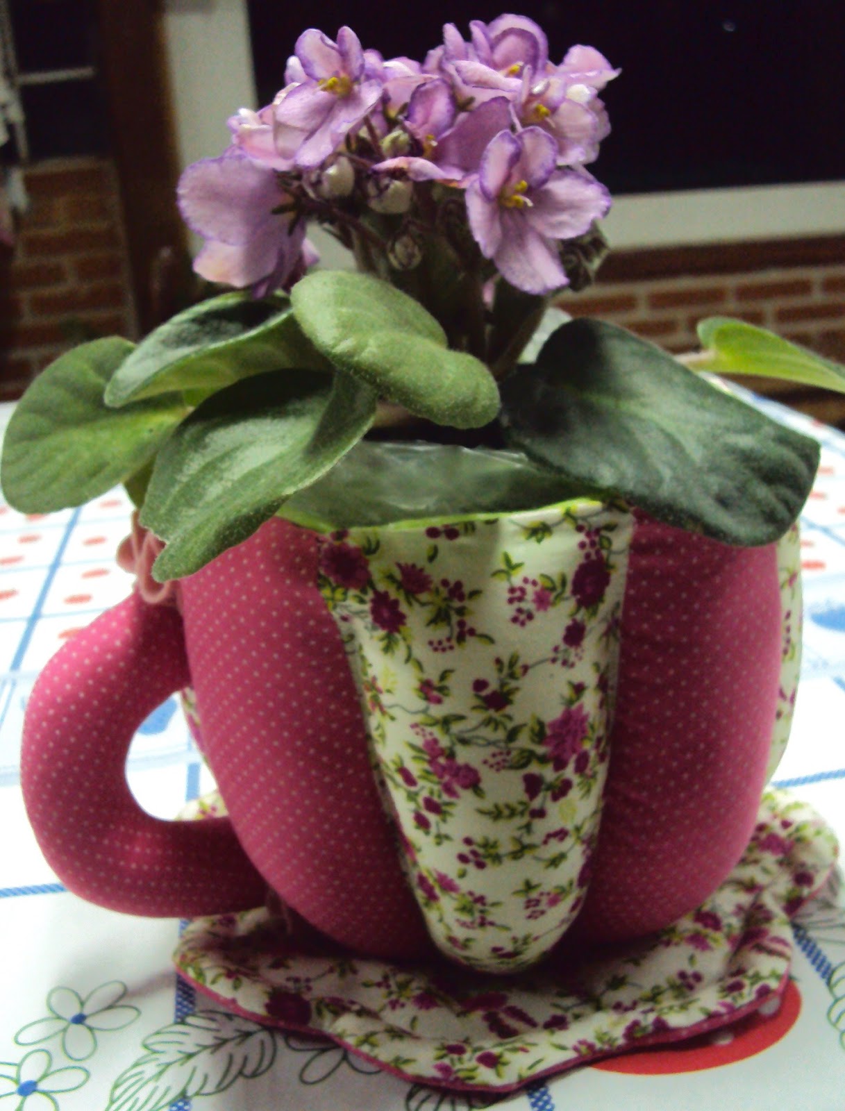 Ateliê Coisinhas da Tita Carinho na Palma das Mãos...: Xícara Patchwork