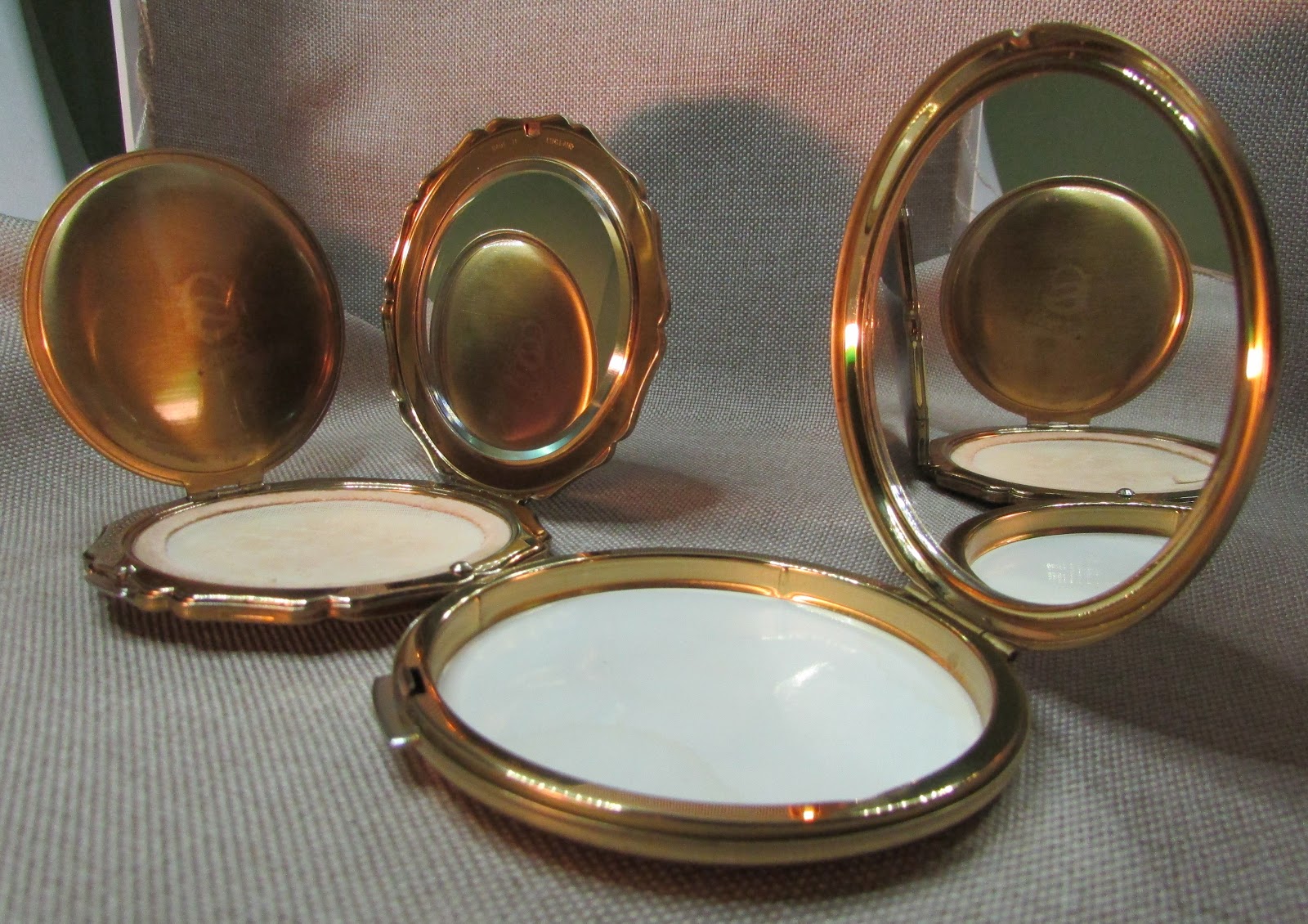 STRATTON BUTTERFLY COMPACTS