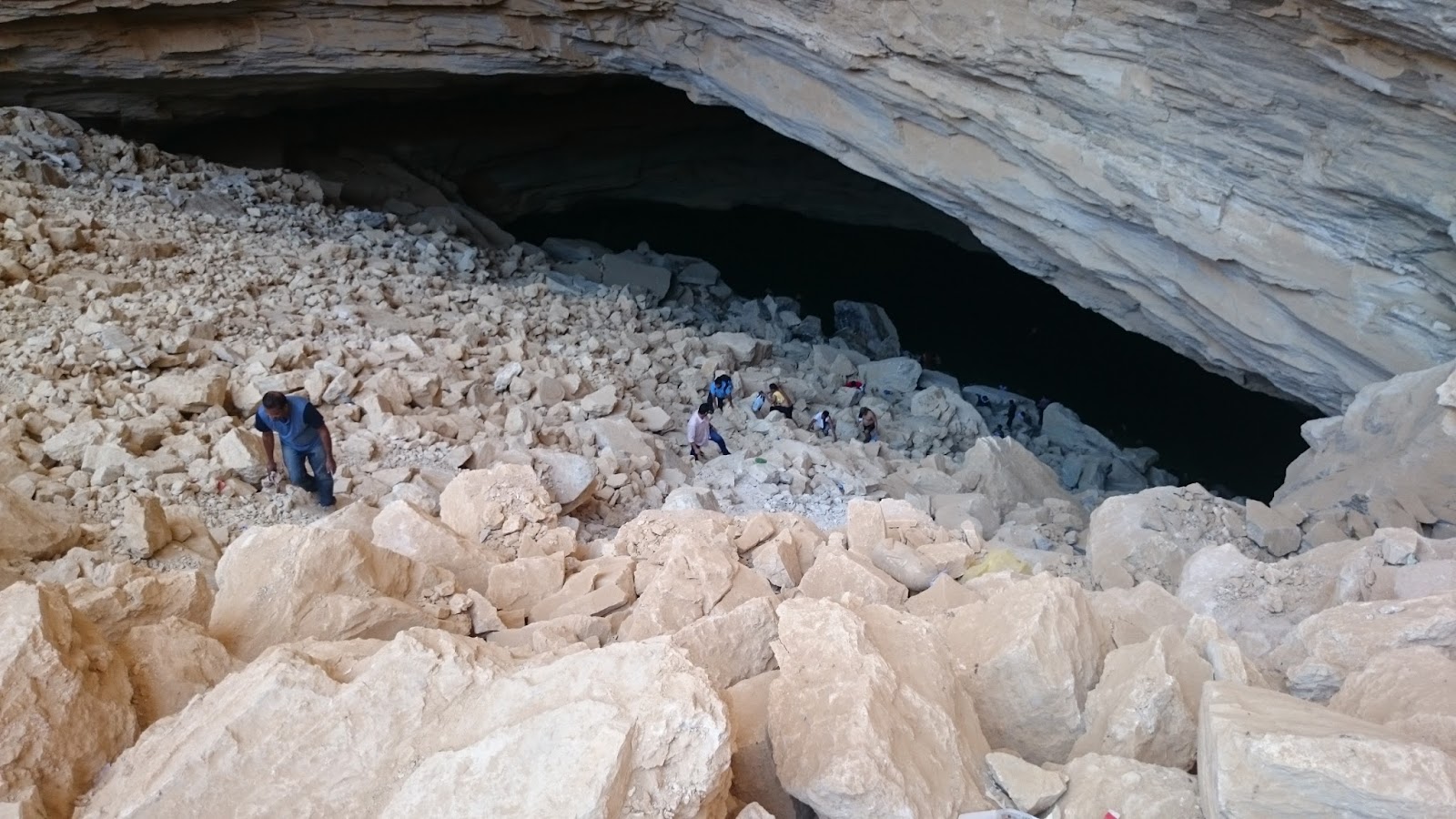 A Taste Of Saudi Arabia: Heet Cave - Exploring Riyadh's Underground Lake