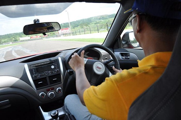 Ini Alasan Kenapa Setir Mobil di Indonesia & Inggris Sebelah Kanan ...