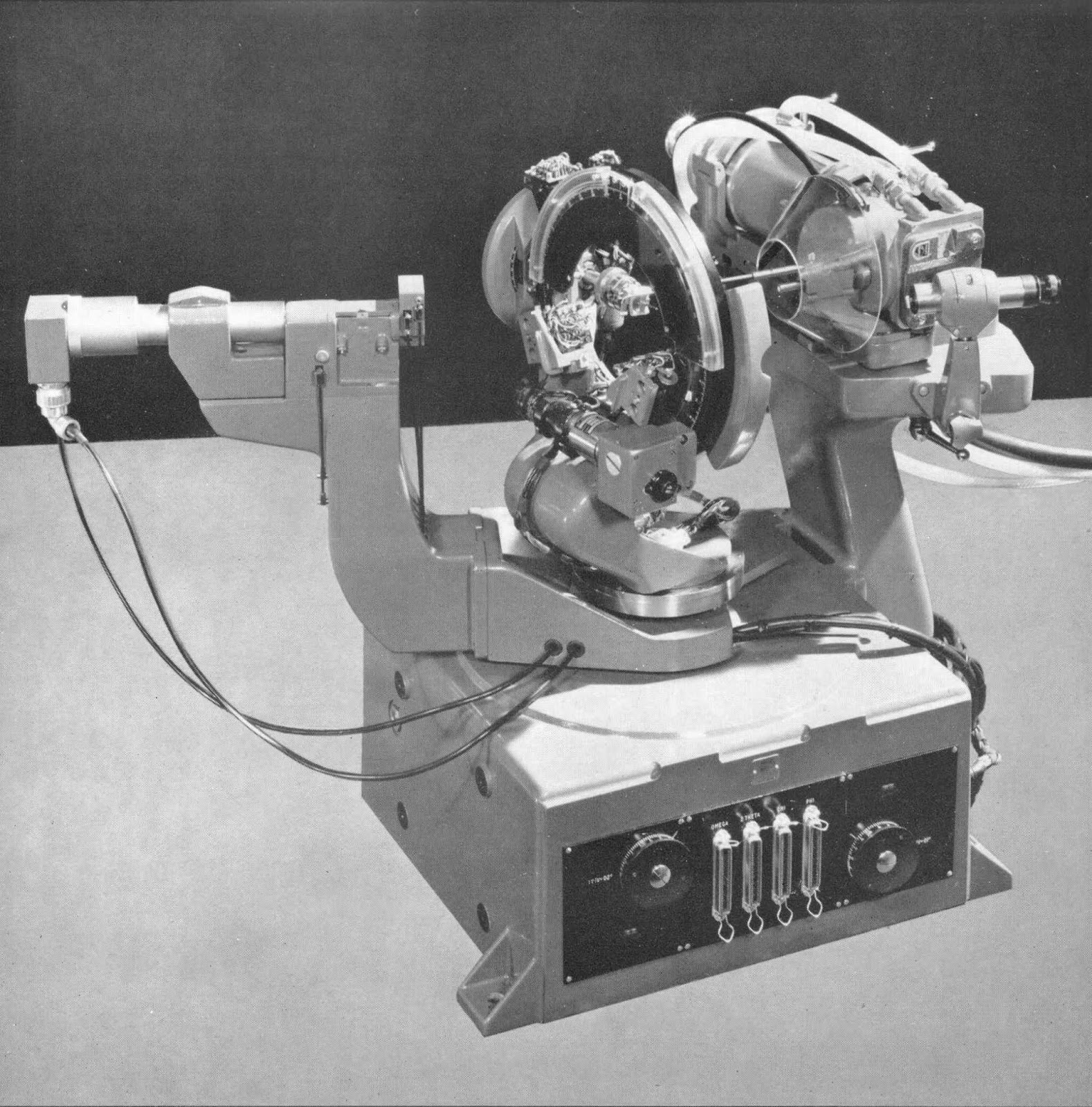 Memorial to Hilger and Watts diffractometers.: In memory of the Hilger ...