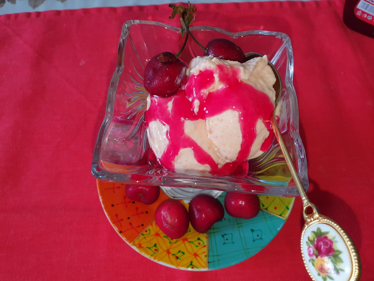 Lulu - Povesti din Bucatarie: Inghetata cu fructe din compot