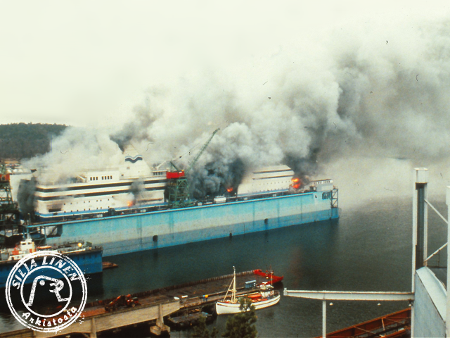 Merellä @ www.valkeatlaivat.net : Sally Line - m/s Sally Albatross