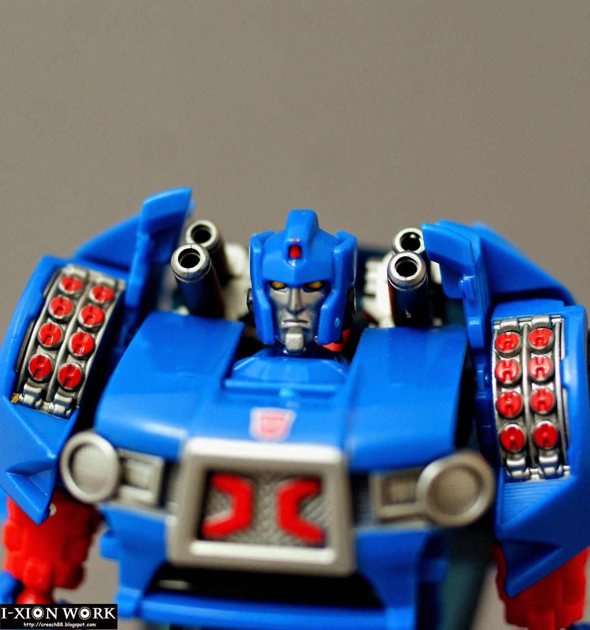 一眼看穿: Transformers Generations Thrilling 30 - Skids 剎車