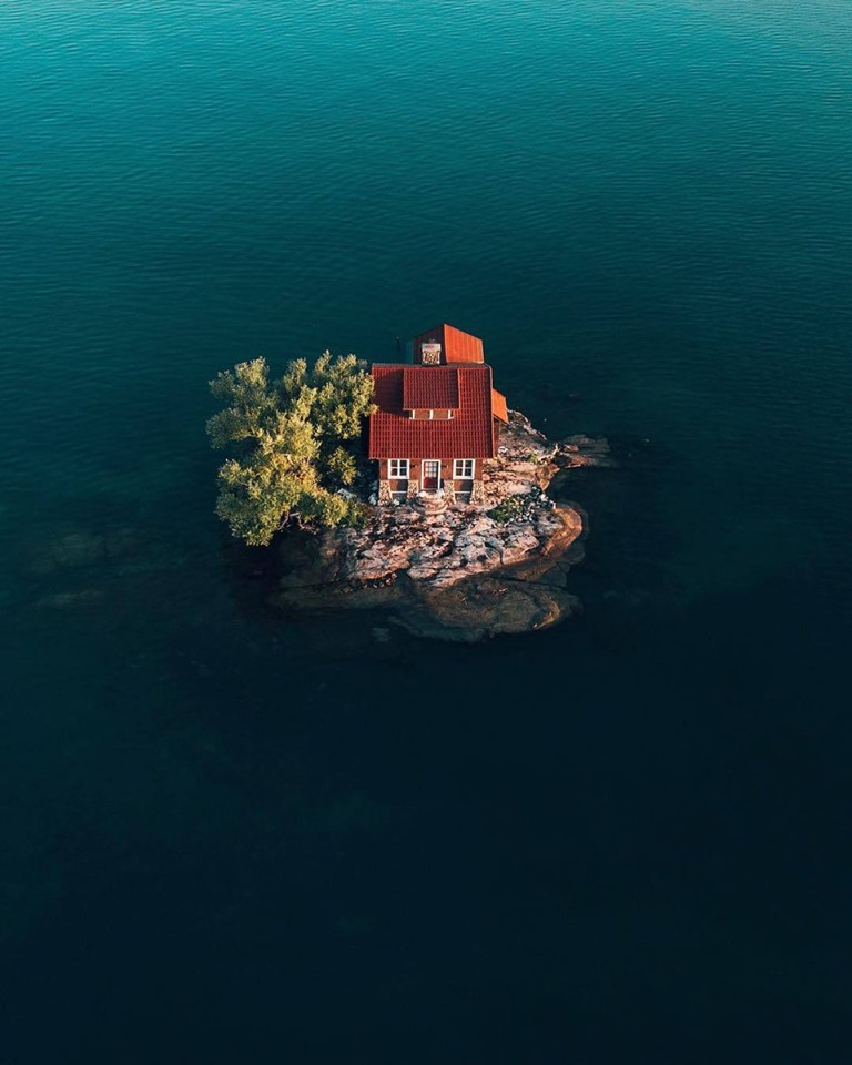 紐約 Just Room Enough on Hub Island, Alexandria Bay, New York. Photo ...