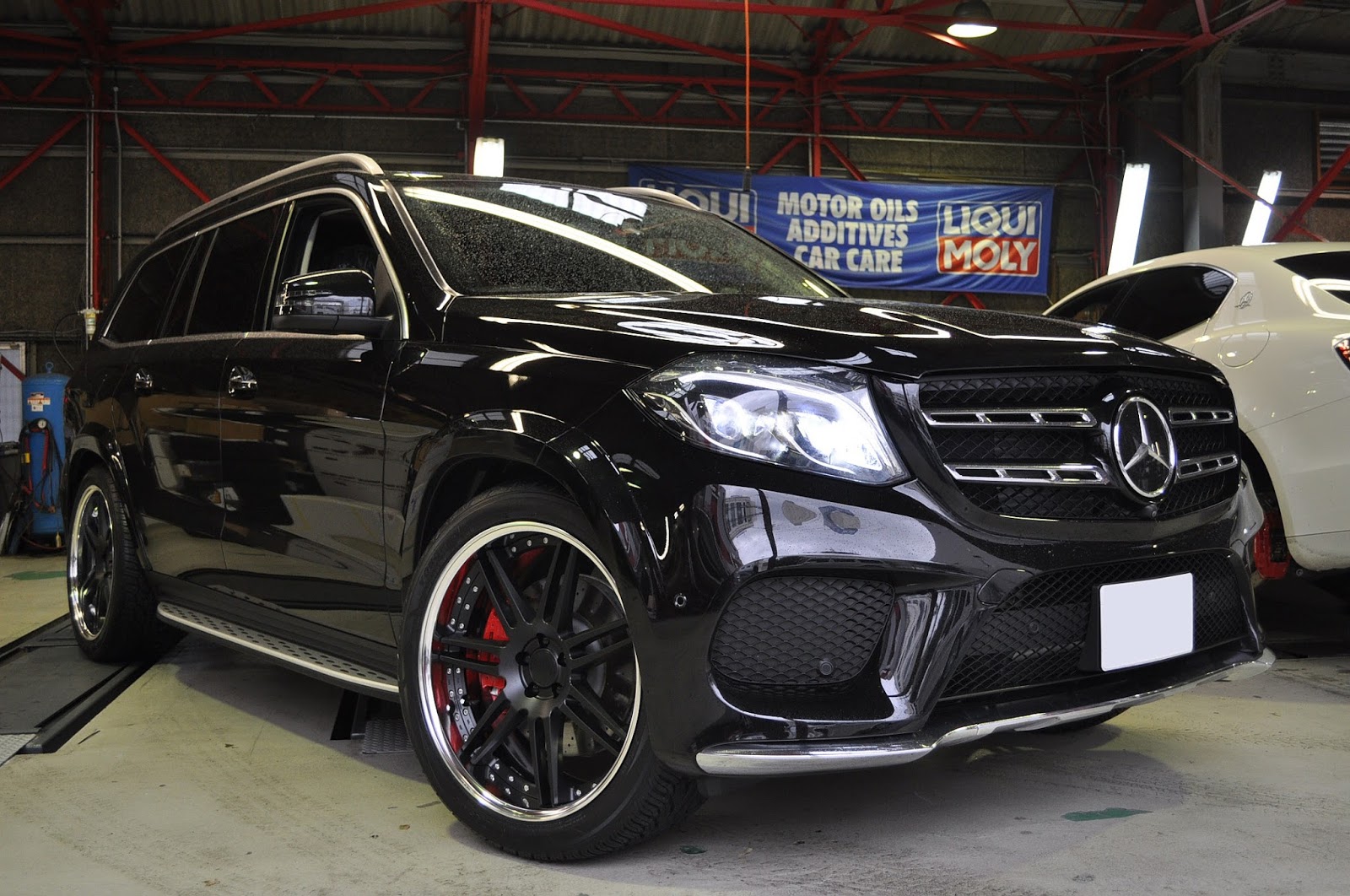 Mercedes-Benz X166 GLS350d on R21 WORK GNOSIS GR202 | BENZTUNING