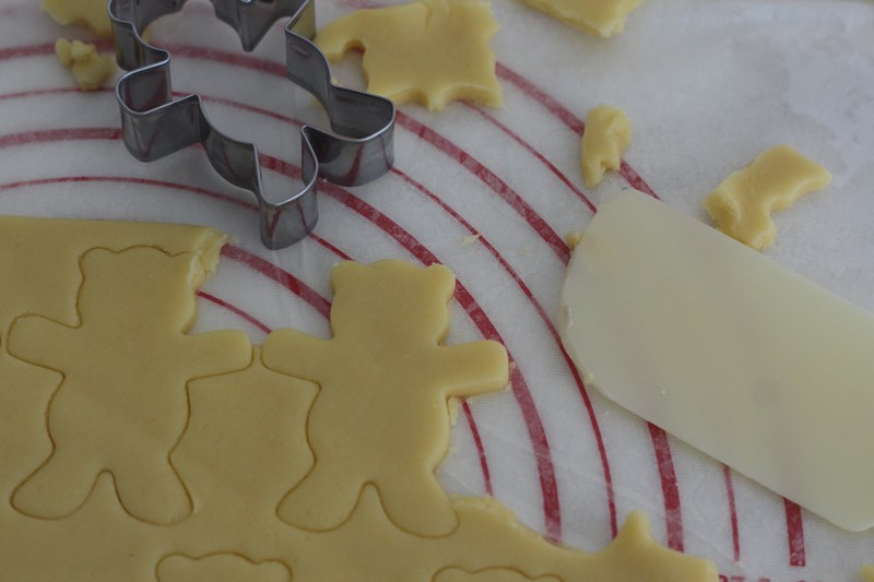 Nasi Lemak Lover: Nut-Hugging Bear Cookies 小熊抱杏仁饼干_2016 CNY cookies 年饼_金猴报春