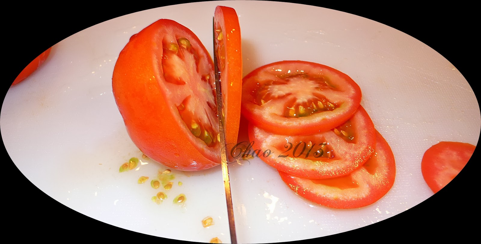 LA COCINA DE CHAO: Ensalada de tomates y cebollas al aroma de albahaca.