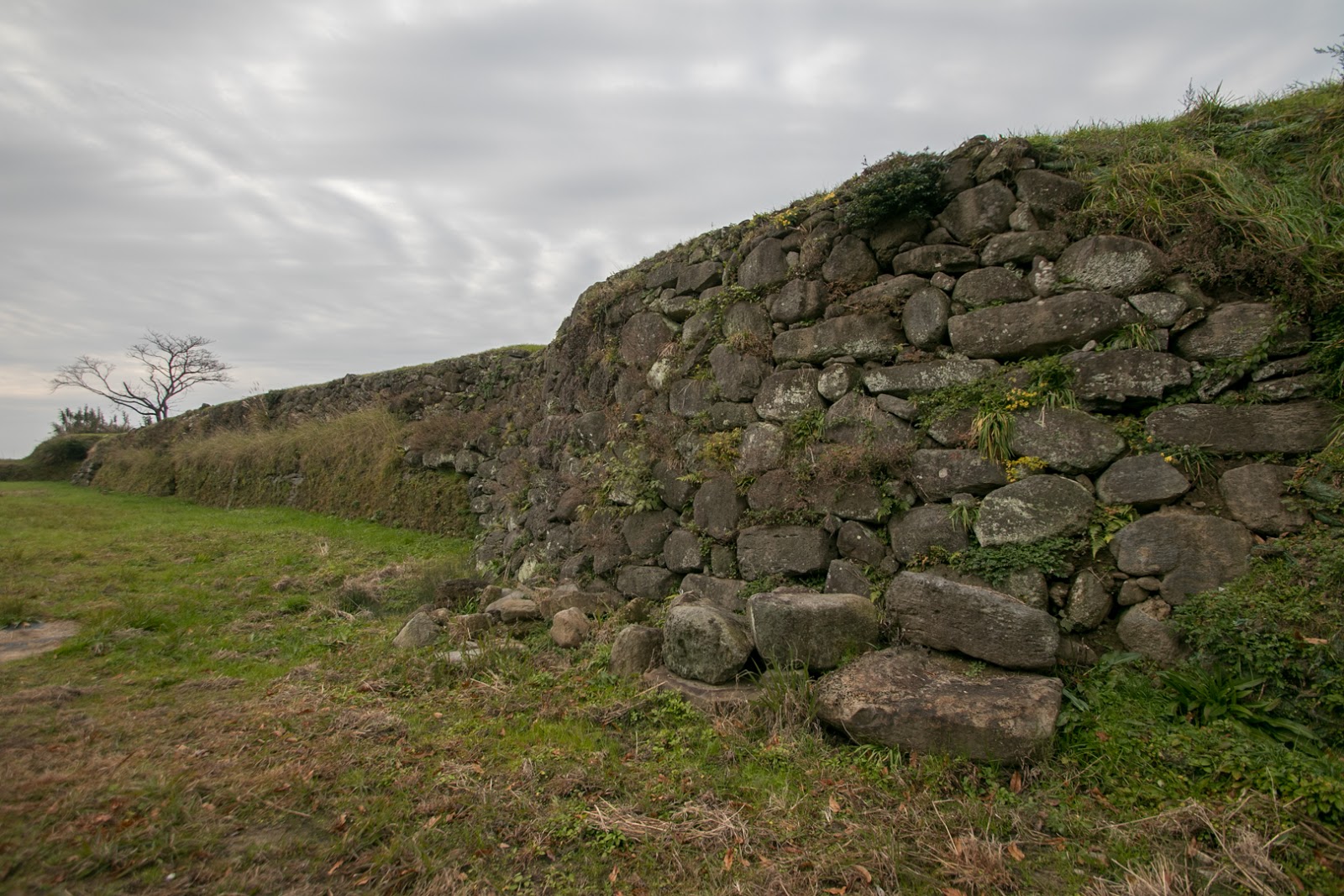 Hinoe Castle -Majestic castle of pious Christian lord- | Ken's Storage ...