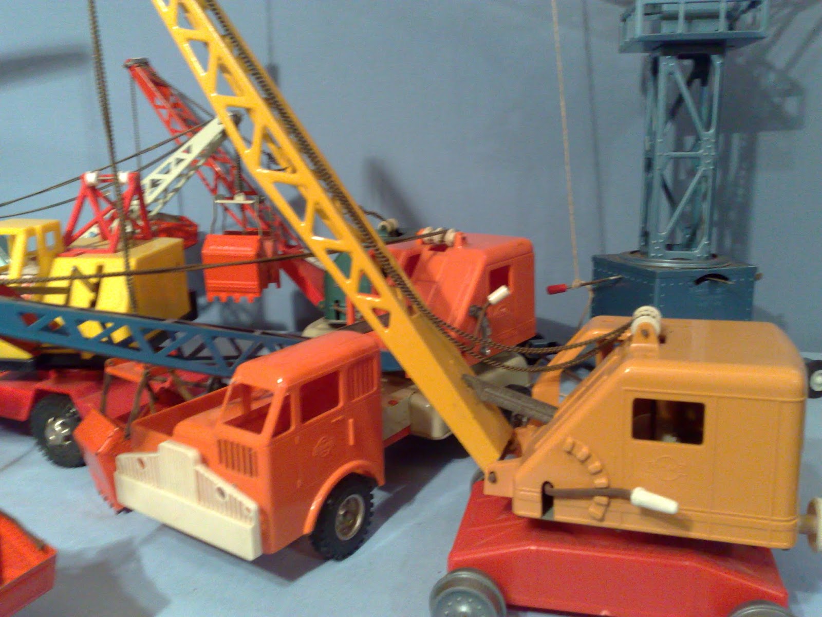 TOM's TECH TOYS: CRANES CONSTRUCTION