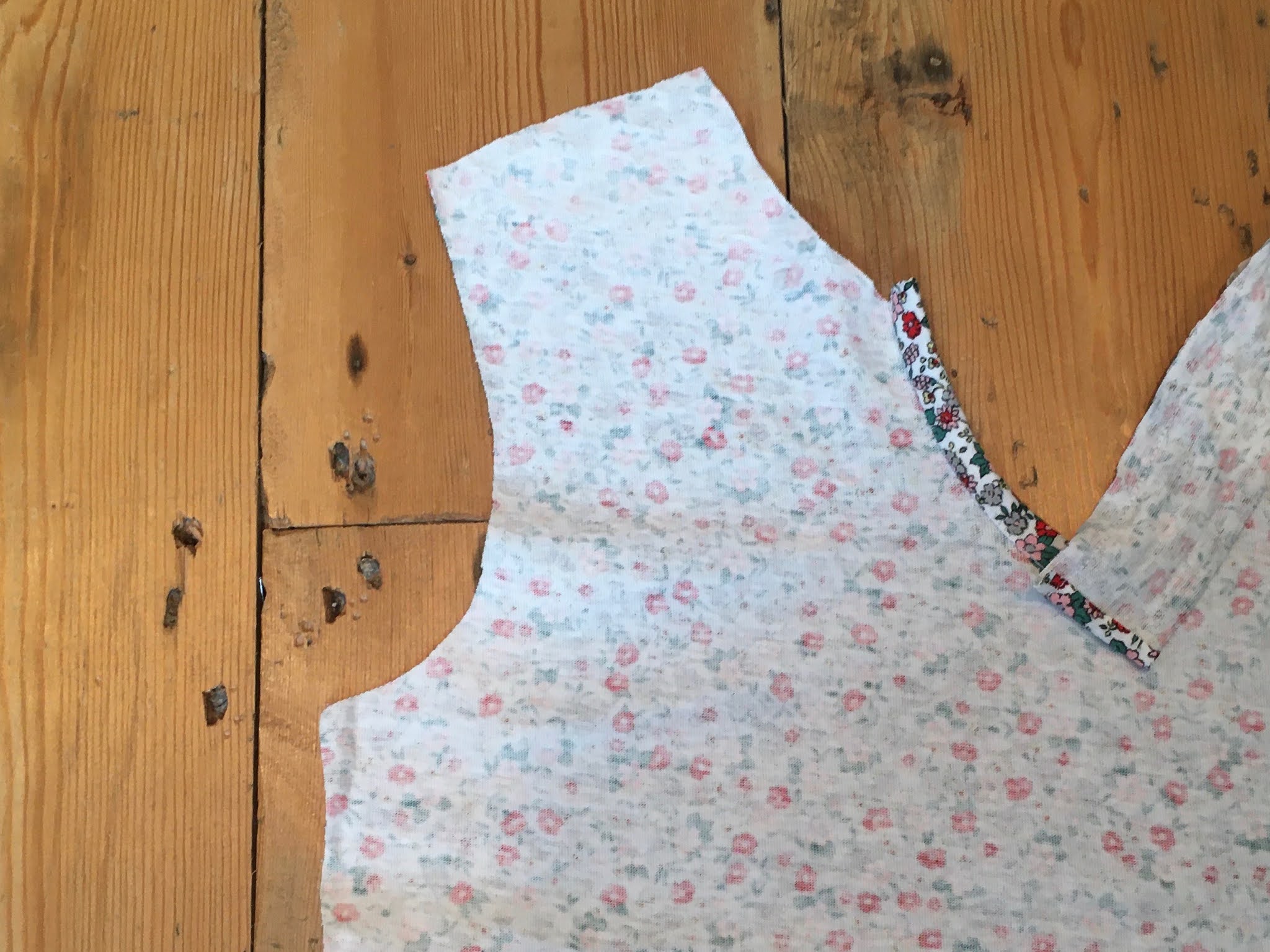 Lets Get Sewing: How to Sew a V-Notch Neckline